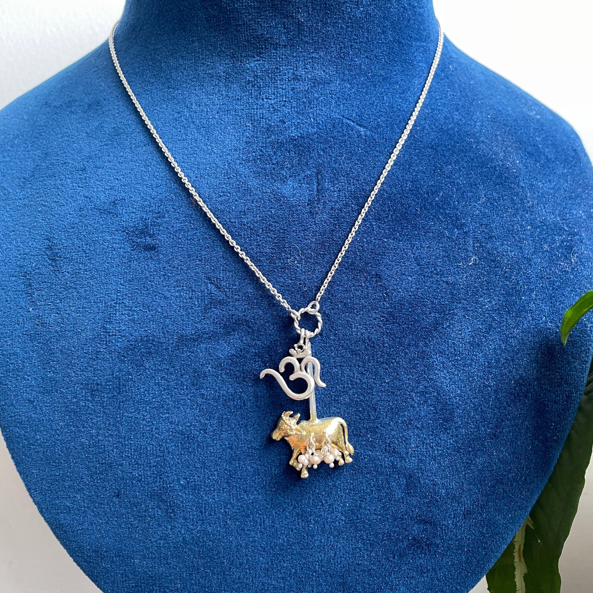 Aanshi Chain (with Om) | Marvie Zaveri INC